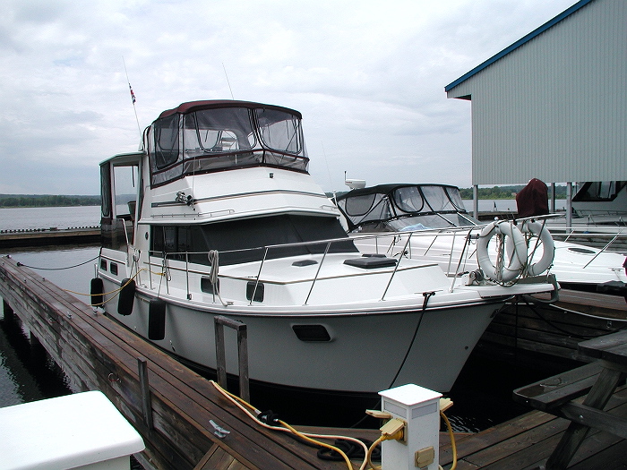 1989 Carver 3607 Aft Cabin - Westwind Yacht Sales Brokerage Listings