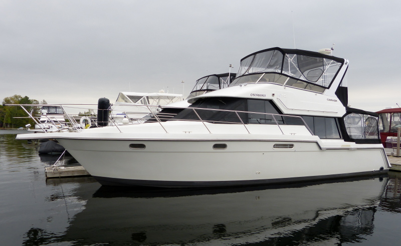 1993 Carver 370 Voyager Sedan